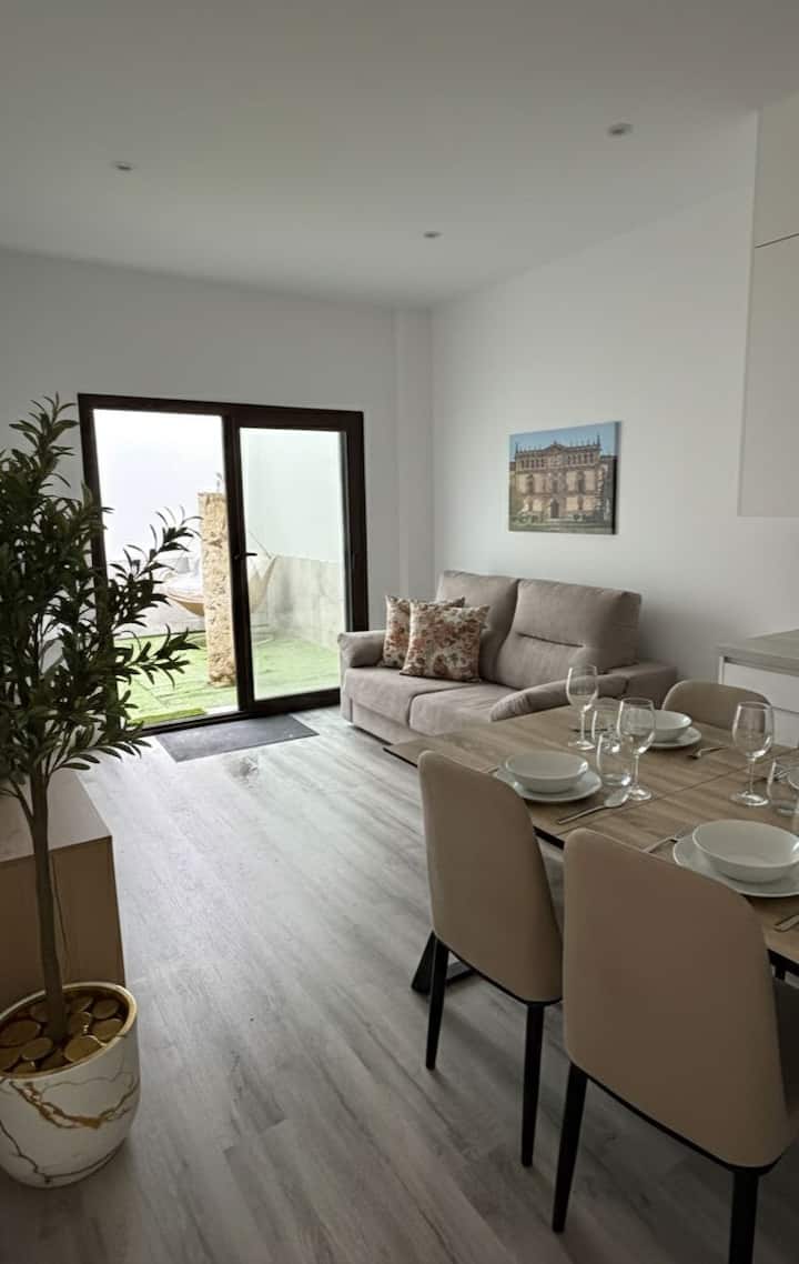 San Gabriel. Bajo Con Patio - Alcala de Henares