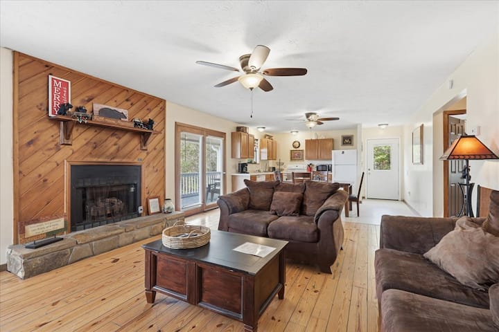 Dog Friendly Cabin|hot-tub & Views|near Dollywood - Tennessee