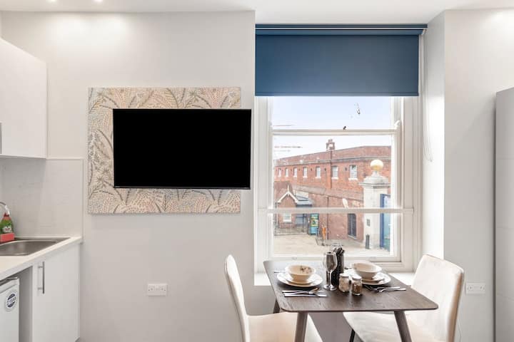 Dockside Luxury Apartment | The Hard | 2 - Hayling Island
