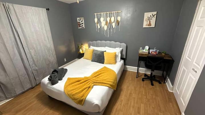Yale/hosp Room, Workspace – Ross - New Haven, CT