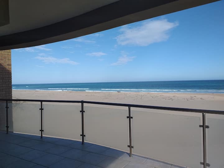 Paradise Beach, The Beach On Your Doorstep. - Jeffreys Bay