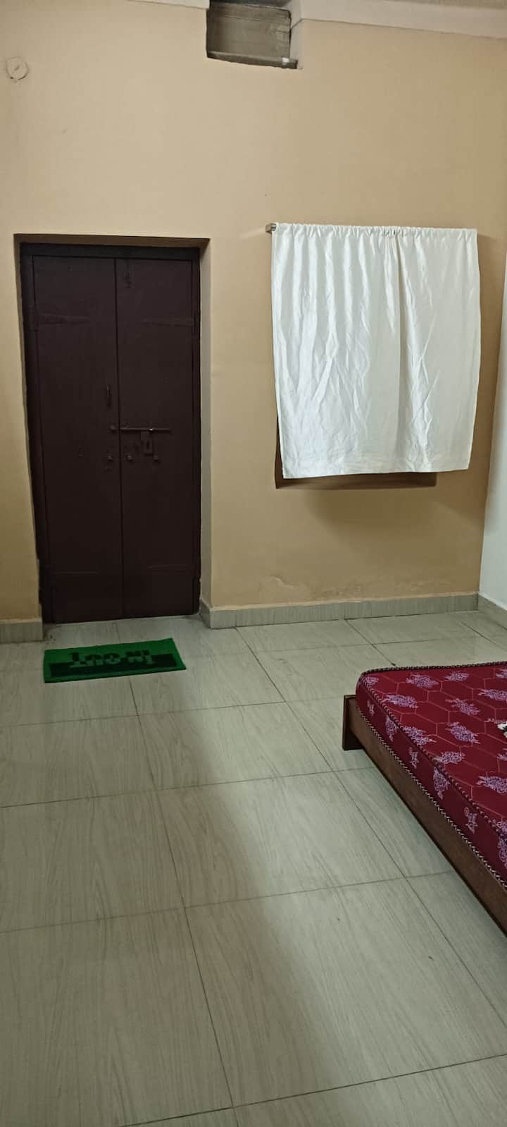 Railway Station-2km 
Airport-9km
R.k. Beach-3km - Wiśakhapatnam