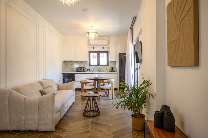 Montre Fine Living - Agios Nikolaos