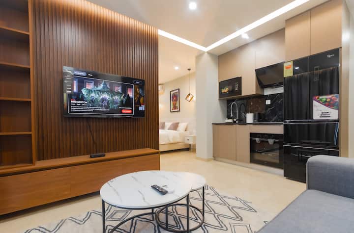 Luxury 1br In Osu | Rooftop Pool & City Views - Accra