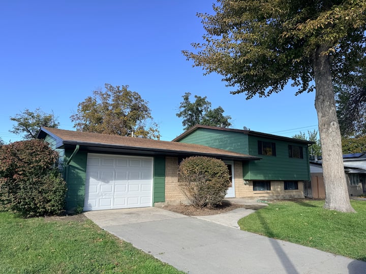 Comfortable 3bed Home | Ideal For Extended Stays - West Valley City, UT