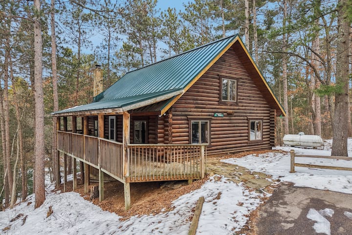 Peaceful Pines Cabin On Mirror Lake - Lake Delton, WI