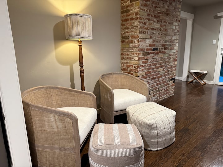 Renovated Cozy Home In Garden Of The Gods - Sacramento, CA