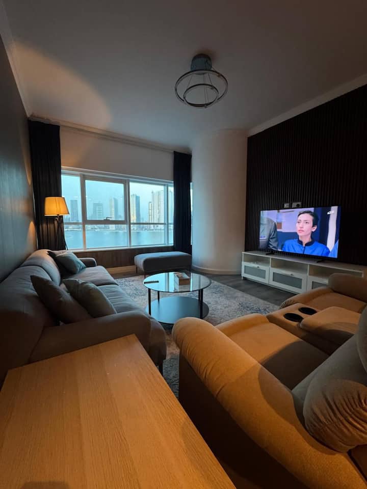 شقه للايجار اليومي والشهري علي كورنيش الشارقة - Sharjah