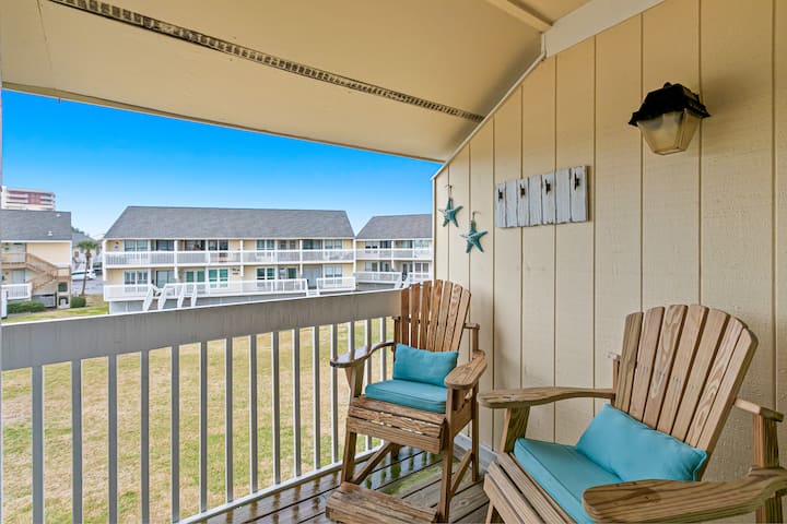 Coastal Studio Waterview | Balcony | Pool - Destin, FL