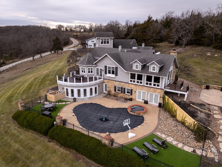 World Cup Home! Entertainment Haven On 11 Acres - Lawrence, KS