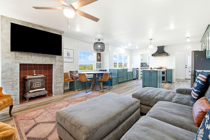 Cotton Rose Ranch | Hill Views + Modern Ranch Home - Water Tower, Texas