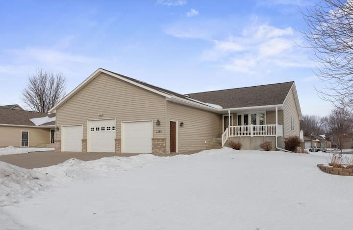 Hutch House - Crow River Winery, Hutchinson