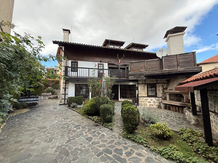White Wolf Chalet - Bansko