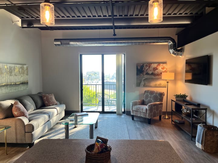 Executive Apartment | Designed For Longer Stays - Kalamazoo, MI