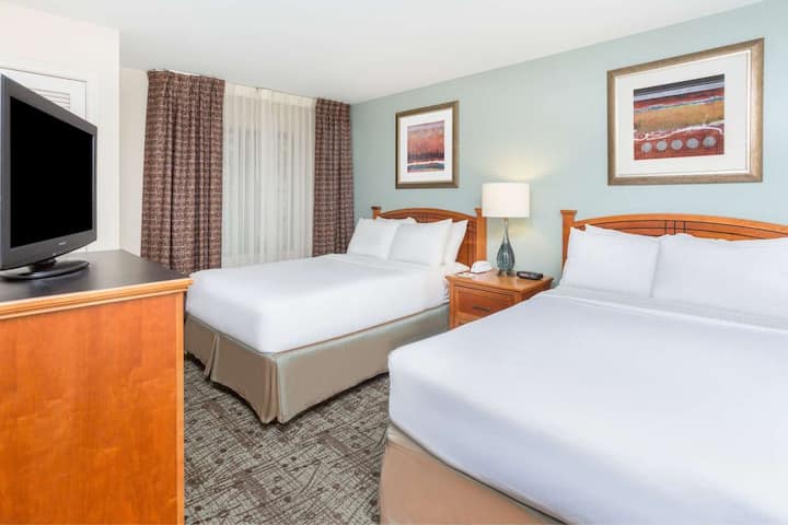 Convenient Suite Near Perimeter Center | 3 Units - Georgia, GA