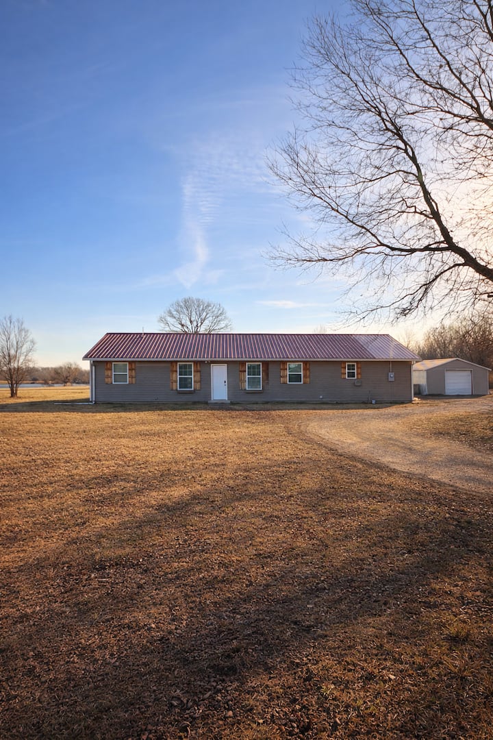 Quiet Country Ranch Retreat With Open Skies - Pittsburg, KS