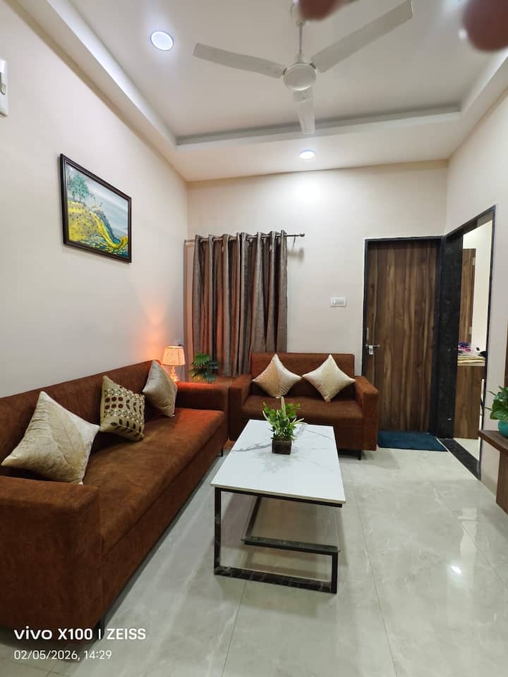 Modern Luxury 1bhk | Lift | Prime Location - Indore
