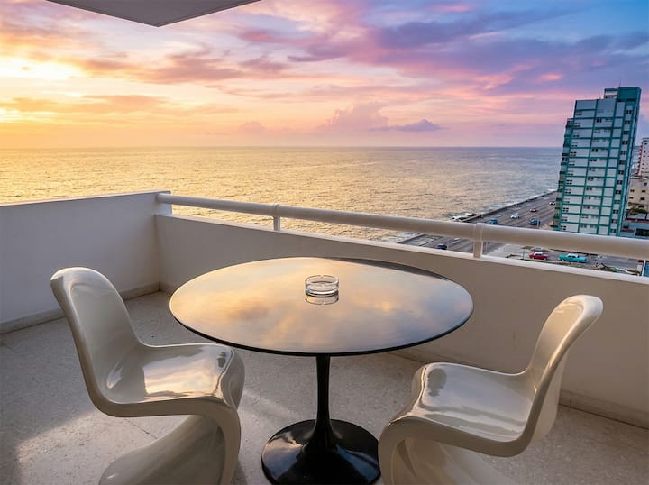 Ocean Front Condo In Vedado / Free Wi-fi - Havana