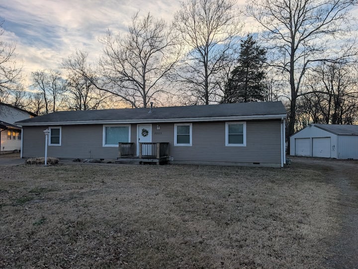 Kings Retreat - Pittsburg, KS