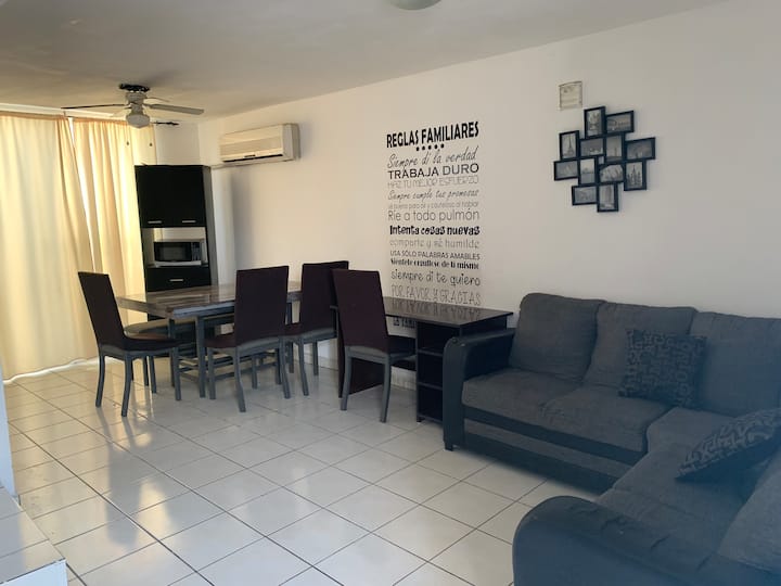 Gran Casa 8 Camas Wifi A/c Zona Industr Y Aeropuer - Jalisco