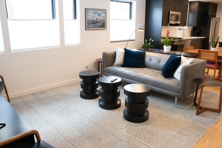 Douglas House – Middle Residence | 3br/2ba - Saint Paul, MN