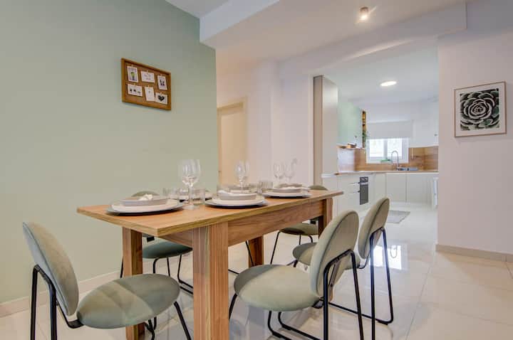 Designer 4 Br Family Apartment With Side Sea View. - Malta