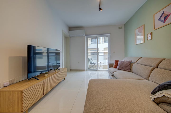 Designer 4 Br Family Apartment With Side Sea View. - Málta