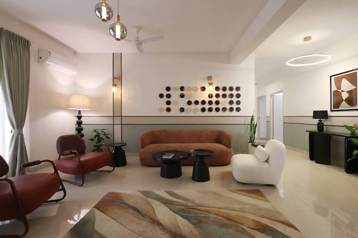 Spacious 3 Bedroom Apartment In A Villa (1/2) - Indore