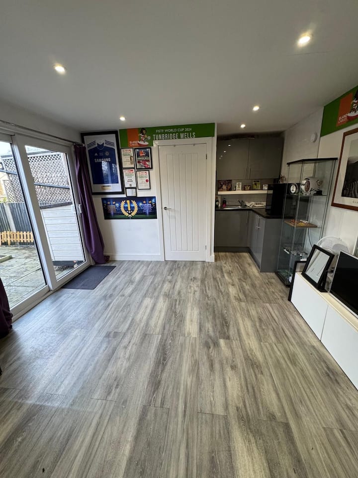 Self Contained Garden Cabin - Isle of Sheppey