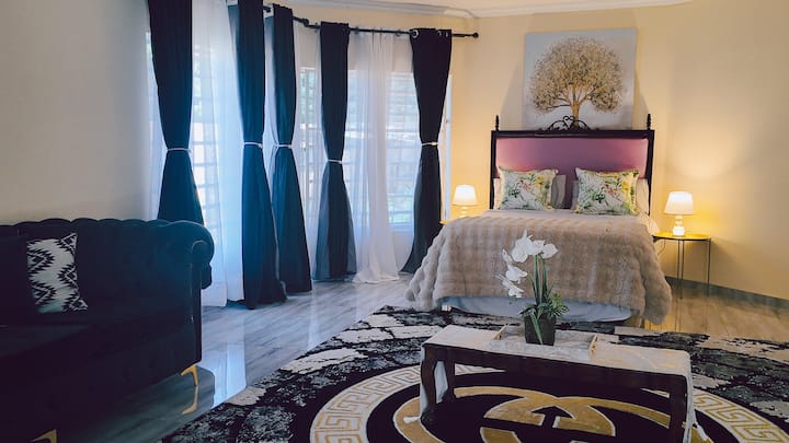 Dulaxesuit Gardenview Good For Honeymoon - Benoni