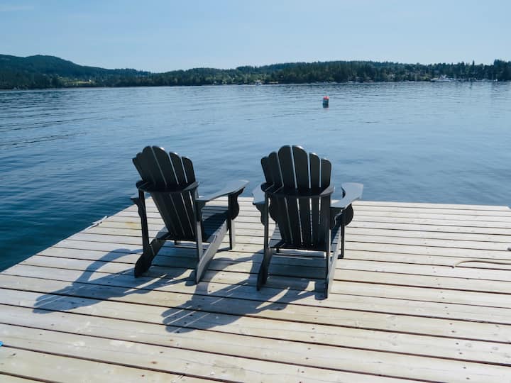 Cottage By The Sea - North Saanich