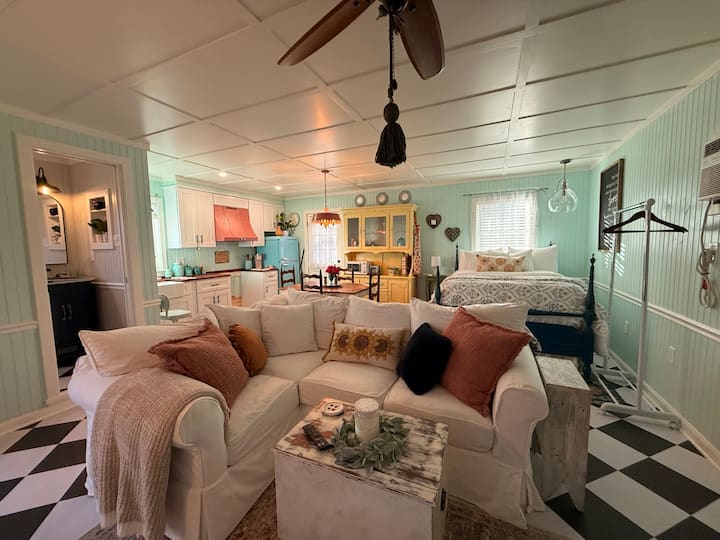 The Camellia Cottage - Hammond, LA