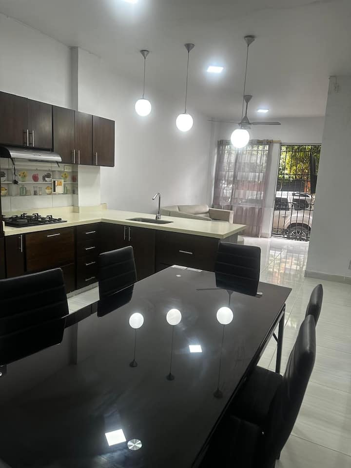 Moderna Casa Nuevo Apartadó, Confort Y Ubicación - Apartadó