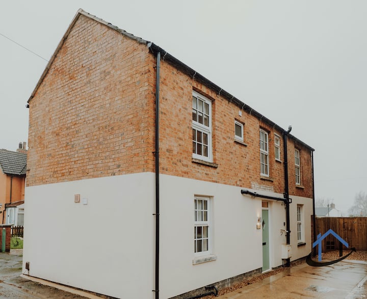 Dale House, Sleeps 7, Central, Parking X2, Garden - Kettering