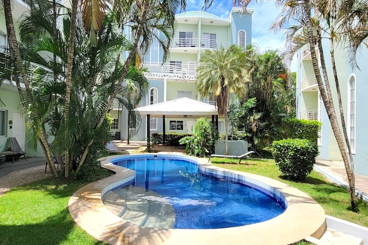 Bright Tamarindo 2br Condo Walk To Beach + Pool - Tamarindo
