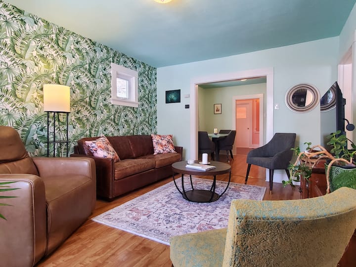 Charming Retreat In Town - Bridgewater