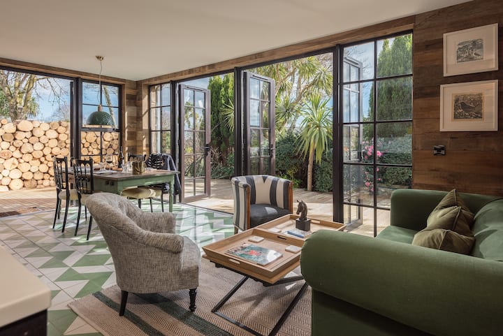 Terrace Coffee, Private Jacuzzi Oasis - Falmouth