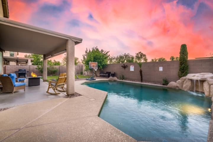 Pool House With Outdoor Relaxing - Peoria, AZ