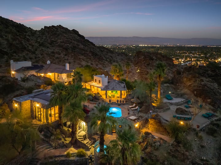 Celebrity Owned Iconic 28-acre Luxury Retreat - Palm Springs