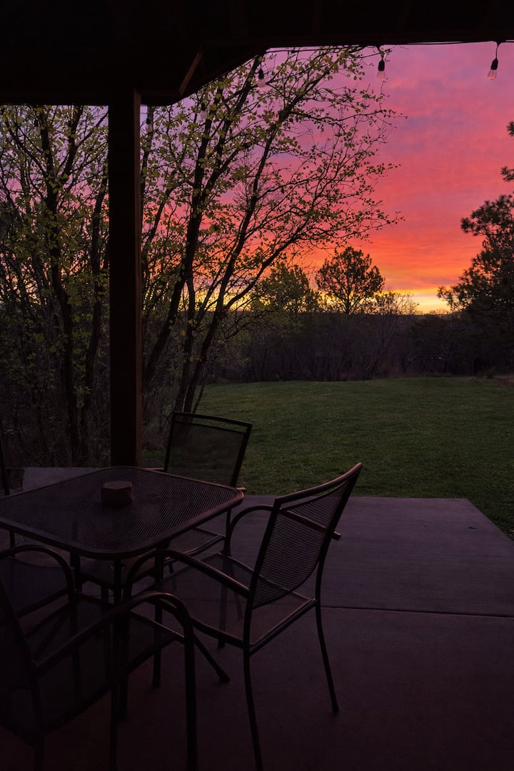 Oakshade Hideaway-patio Trail Access Views Nature! - Colorado Springs, CO