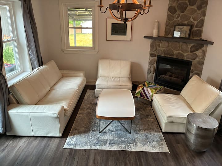 4 Bed Cozy Gem. Fireplace, Backyard, Steps To Lake - Temiskaming Shores