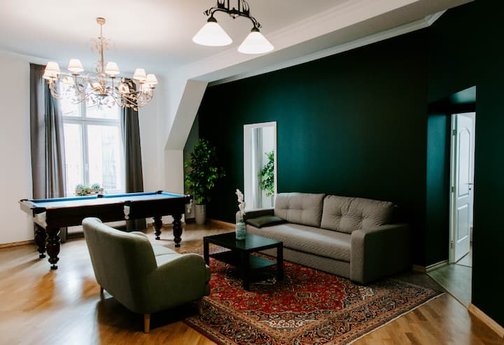 Spacious 4-br Apartment In The Heart Of Old Town - Riga