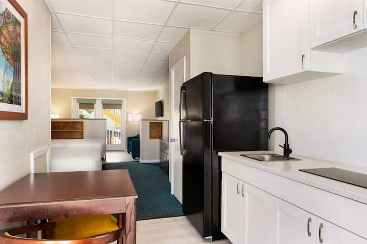 Days Inn | 1st Floor Ocean Front | Oc Boardwalk - Ocean City, MD