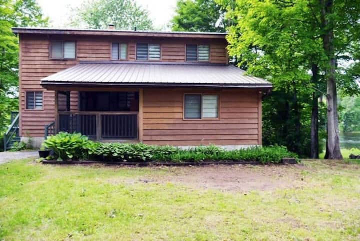 Relaxing 4br Lake Escape With Patio & Bbq Retreat - Kawartha Lakes
