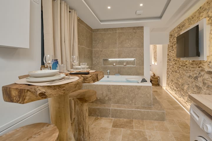 Welcome To Mineral Escape - Torcy