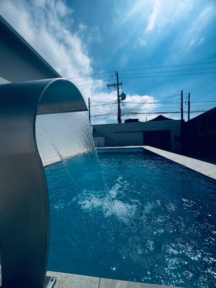 Casa Espaçosa Com Piscina. - Praia Grande