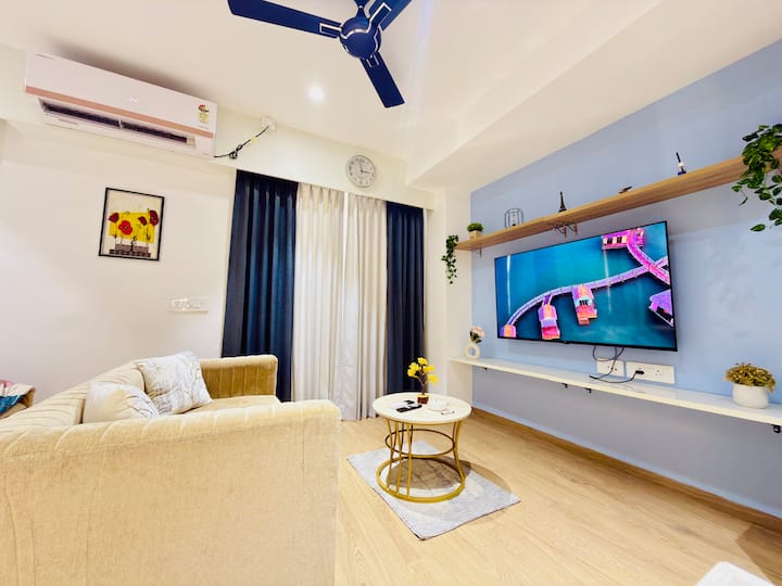 Olyra Living | Modern Studio | 5 Min Walk Airport - Pune