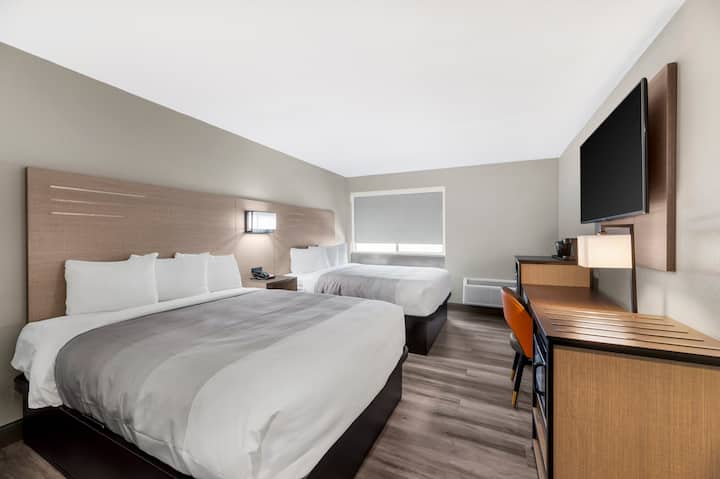 Two Queen Bed - Kansas City, MO