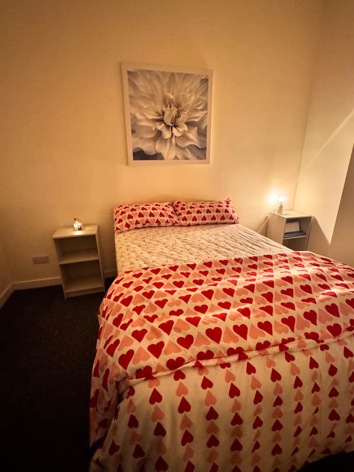 Sleek & Bright Urban Flat – Perfectly Located - Motherwell