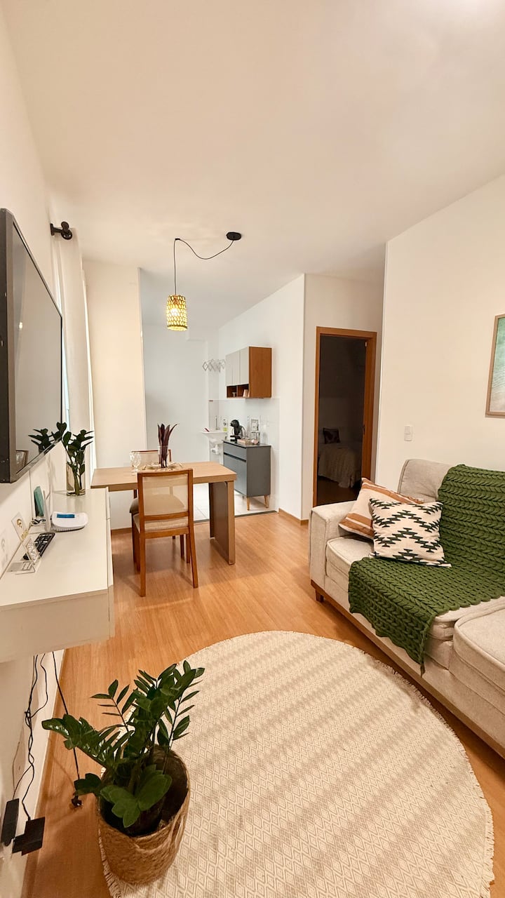 Apto C/ Ar-cond., Condomínio E Hospital Ao Lado. - Franca